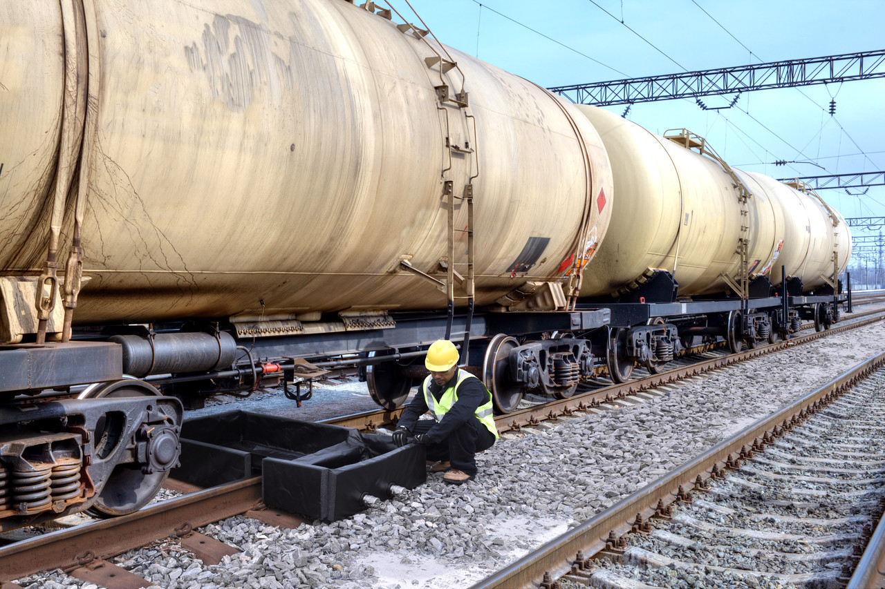 Ultratech Railroad Track Containment Berm - 8490