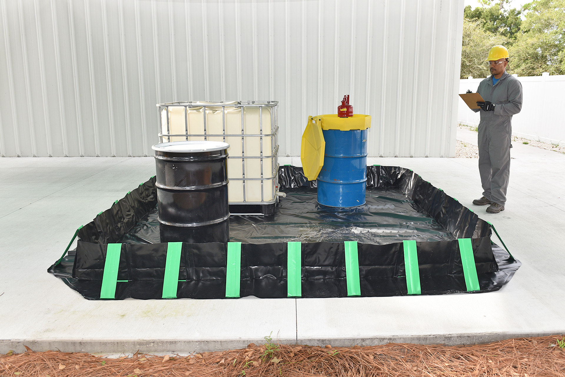 Ultratech Compact Containment Berm - 10' x 10' x 12"