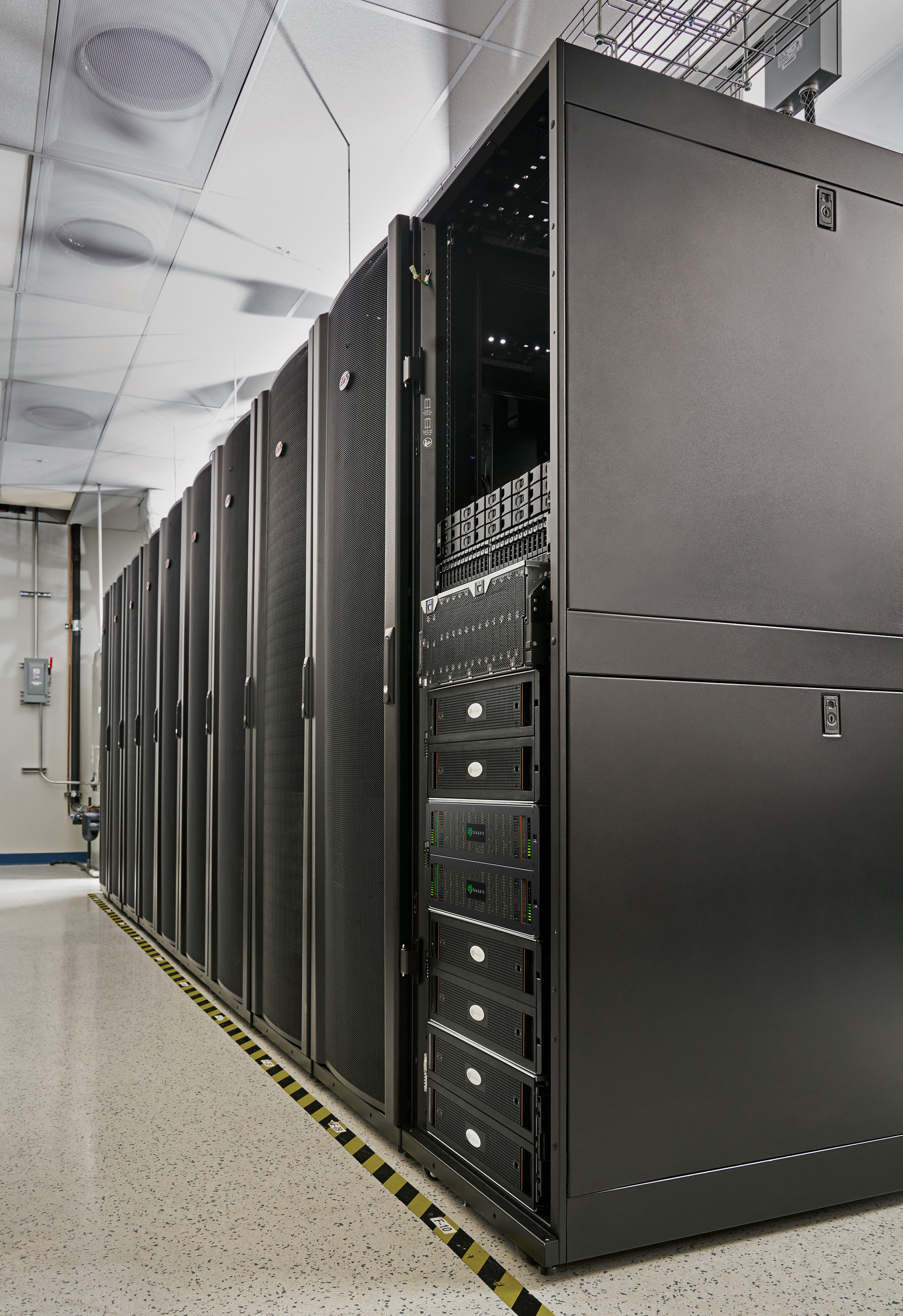 Seagate Exos X 5U84 - RAID System UP TO 84 HDD/SSD SYSTEM - Aeon Micro Inc