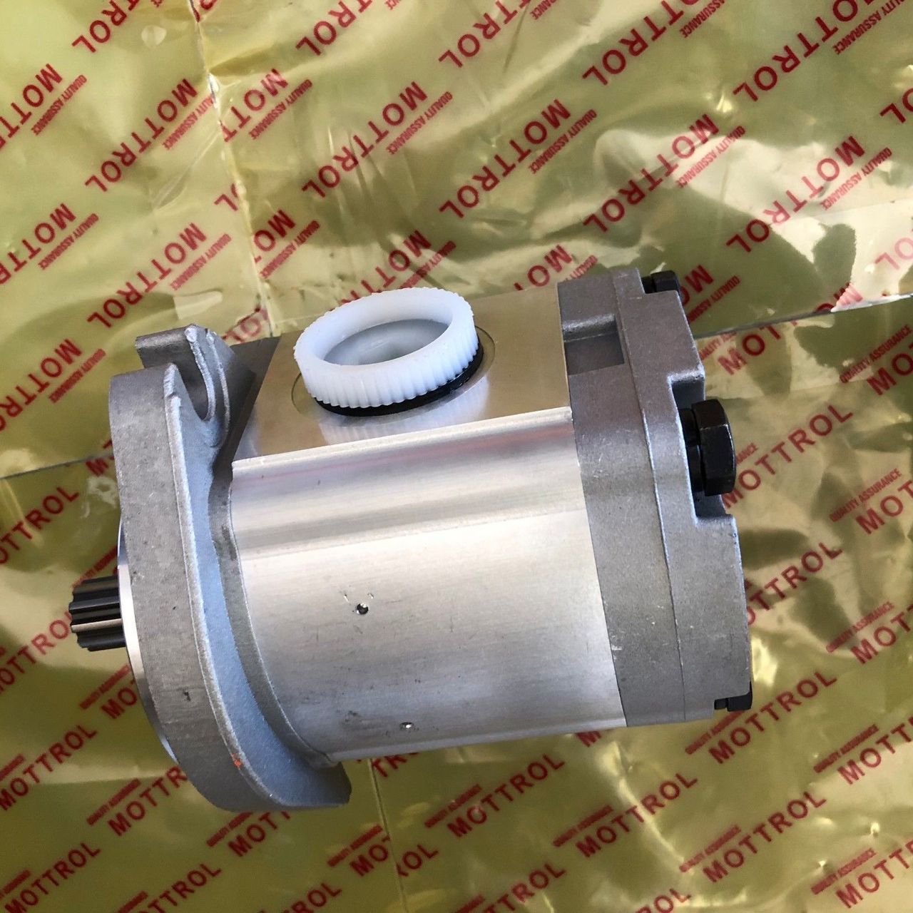 TH109457 GEAR PUMP FITS John Deere 330CLC 370C 135C - MOTTROL ...