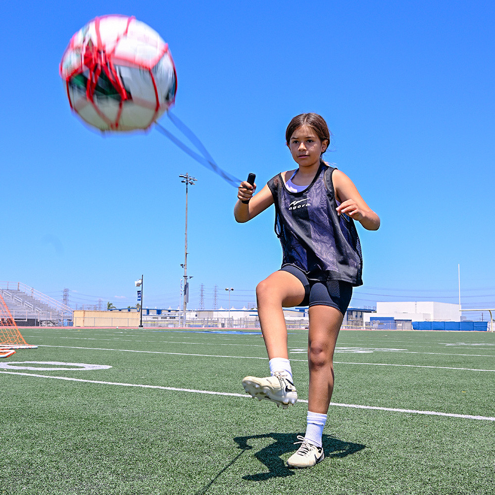 AGORA Bungee Soccer Ball Net Kicker
