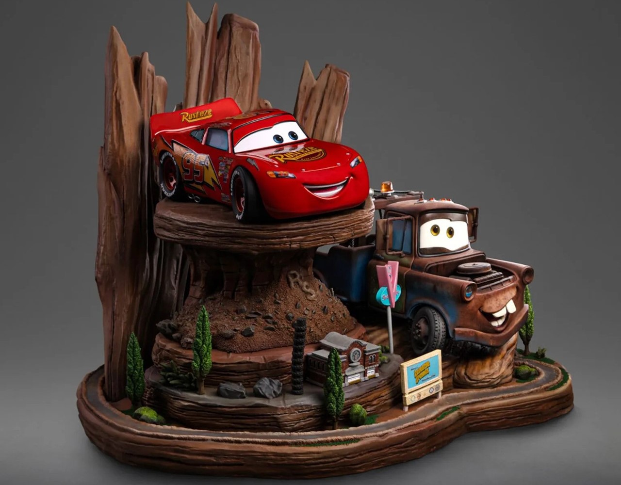 Pixar's Cars Lightning McQueen & Tow Mater Deluxe Art Scale 1/10 ...