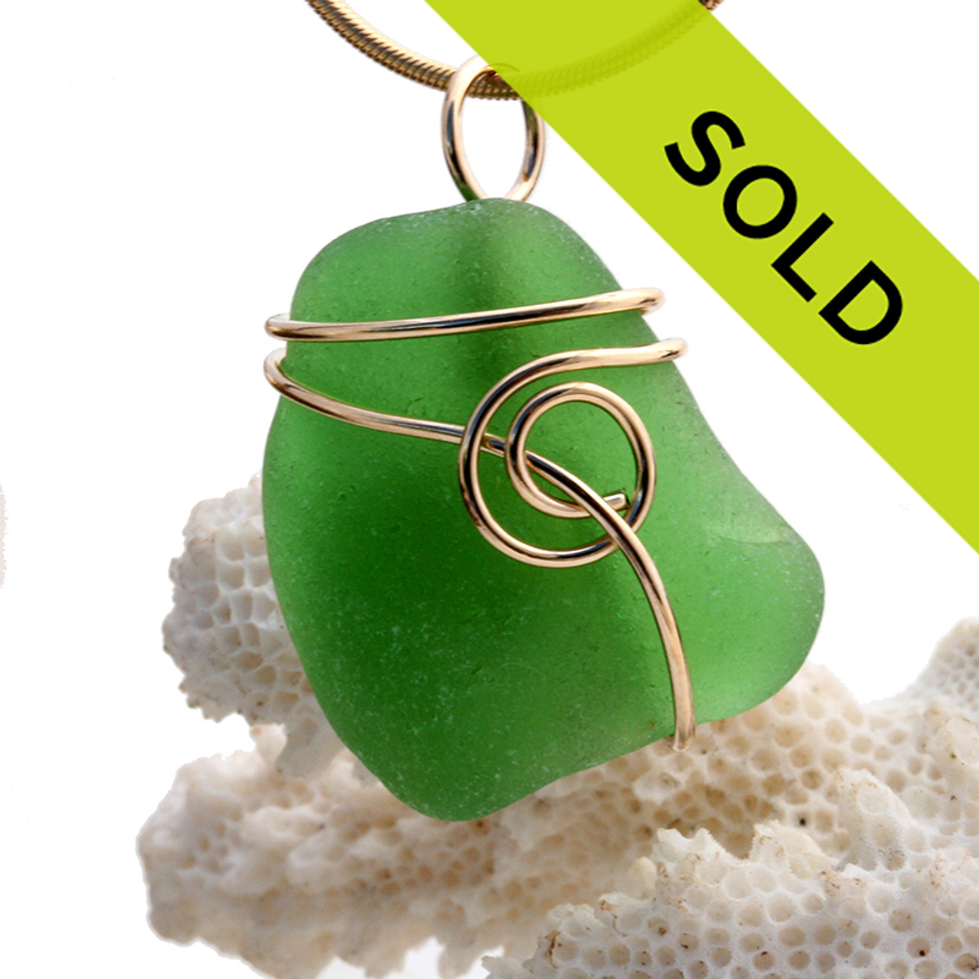 Vivid Green Sea Glass In Sterling Basic Beach Setting Pendant Ssp1457