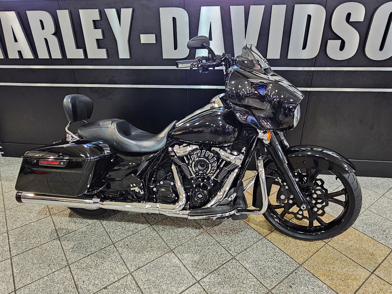 Titan Gloss Black Custom Harley Wheel | rotationwheels.com