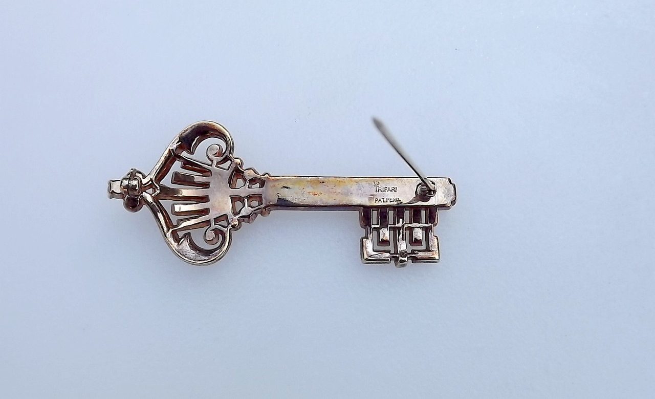 Vintage ALFRED PHILIPPE Crown Trifari Key Shaped Pin 1950 PAT # 159520