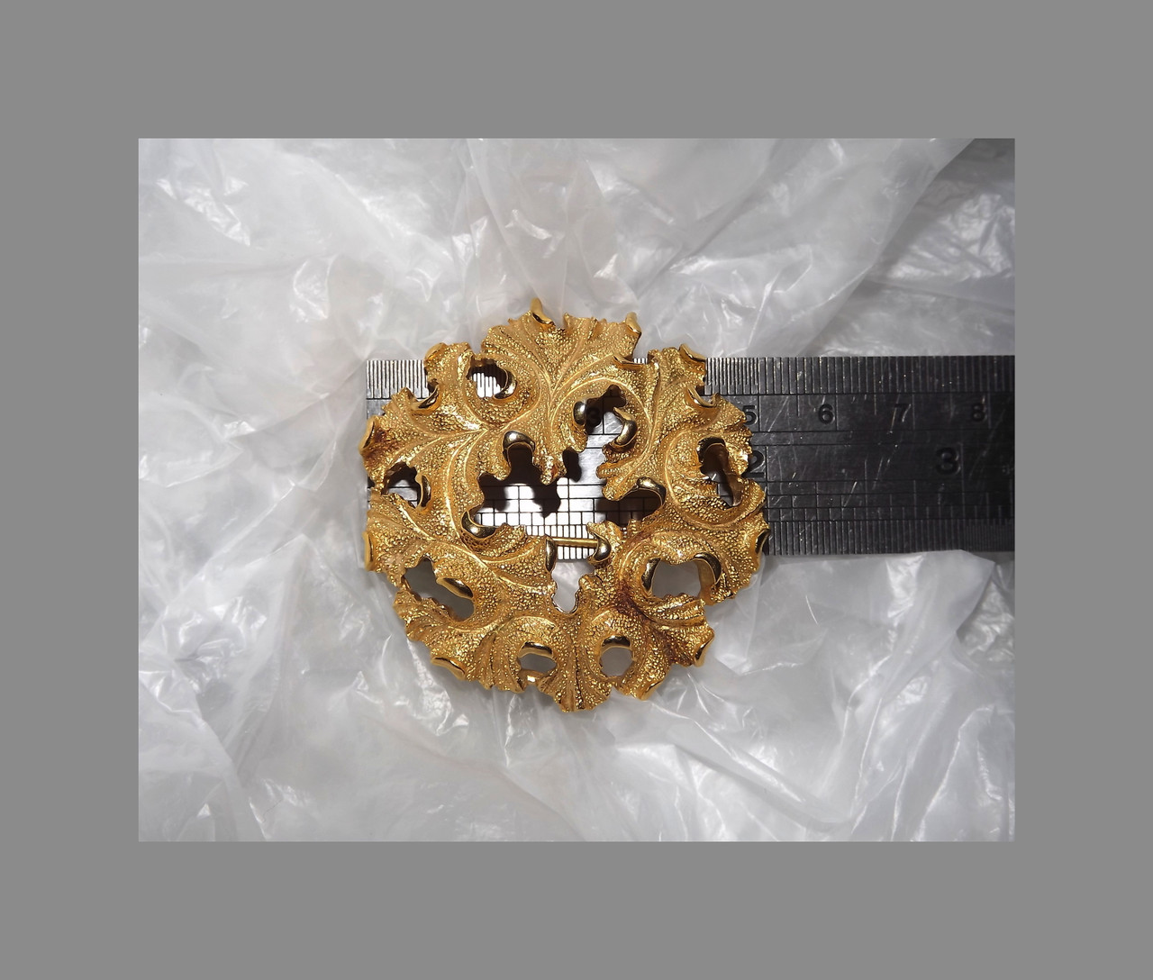 Vintage Crown Trifari Textured Gold Ruffled Leaf Brooch The Look Of Real