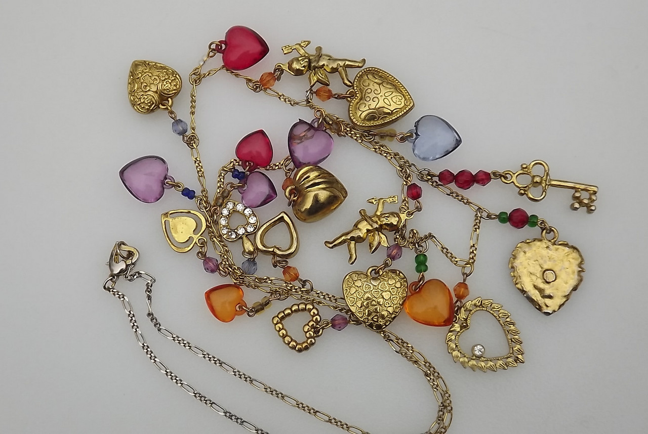 Lucy Isaacs 21 Charm Necklace Lucite Gold Tone Hearts Key Cupid Sweet ...