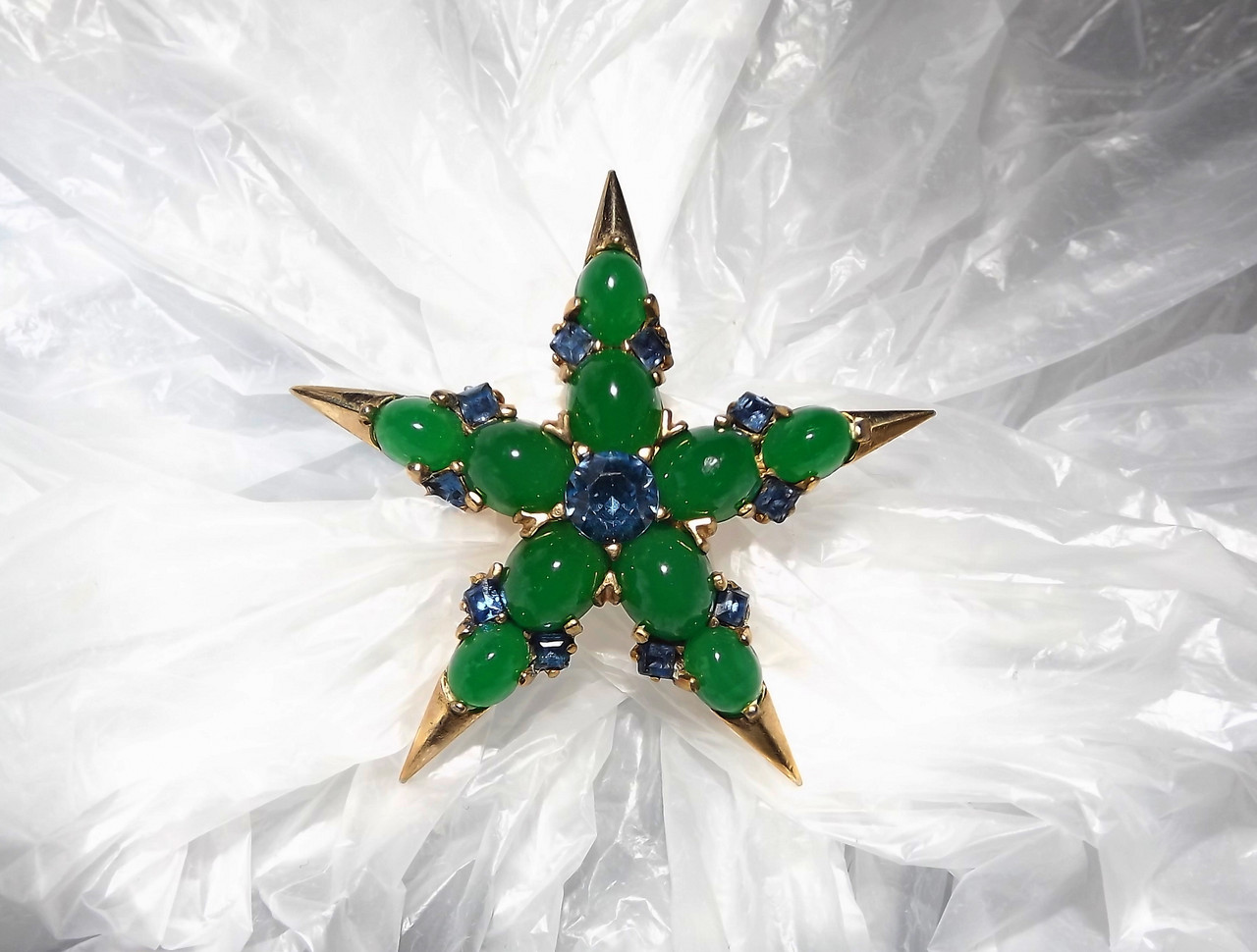 Rare Boucher Emerald Glass Cabochon Sapphire 5 point Star Pin Gold ...