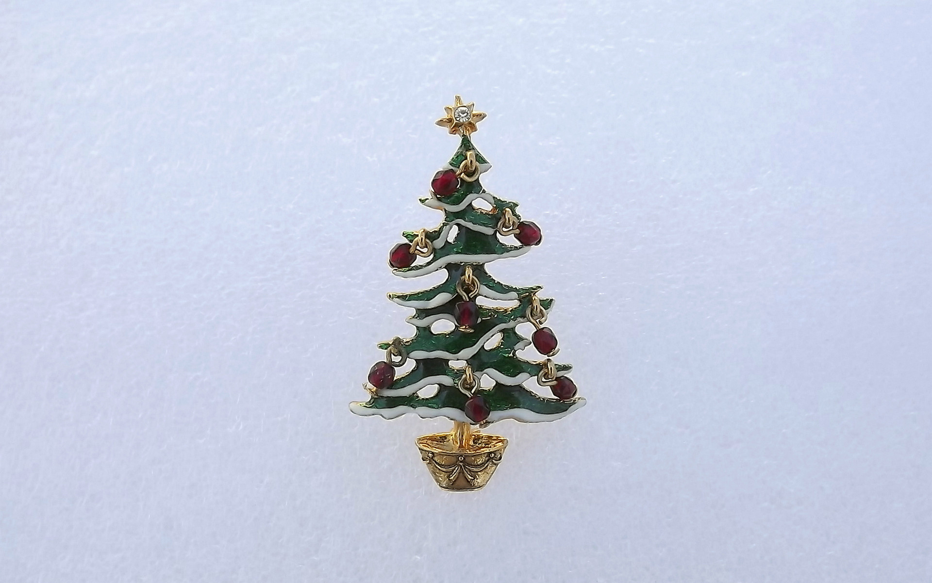 Vintage Avon Christmas Tree Brooch Enamel w/ Red Glass Dangles Charming ...