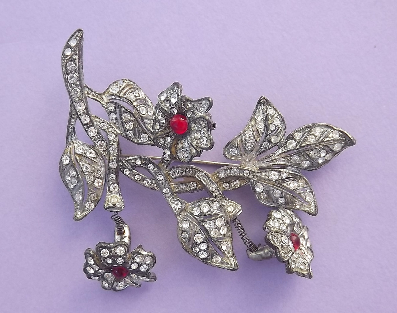 - Vintage Enameled CALLA LILY PIN BIG ENAMEL GREEN LEAVES Unsigned CORO