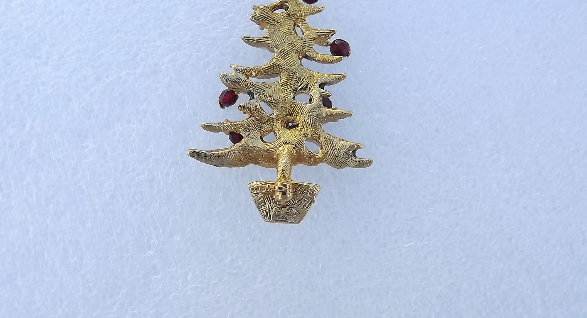 Vintage Avon Christmas Tree Brooch Enamel w/ Red Glass Dangles Charming ...