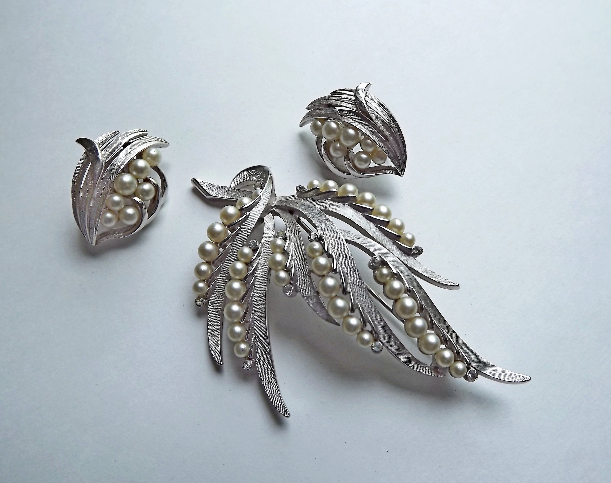 Vtg Crown Trifari Moonstone Glass Leaves Fruit Salad Necklace & Brooch ...