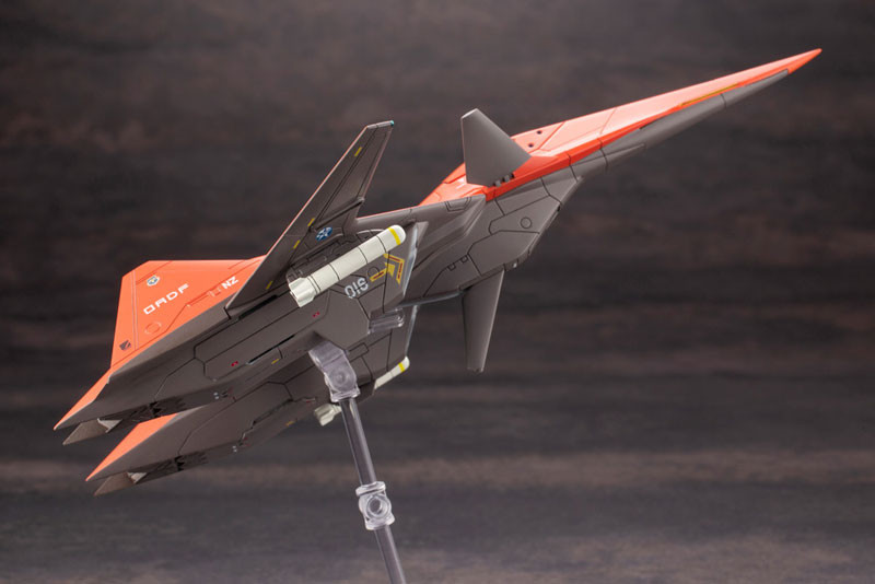 ACE COMBAT ADF-01 1/144 Plastic Model