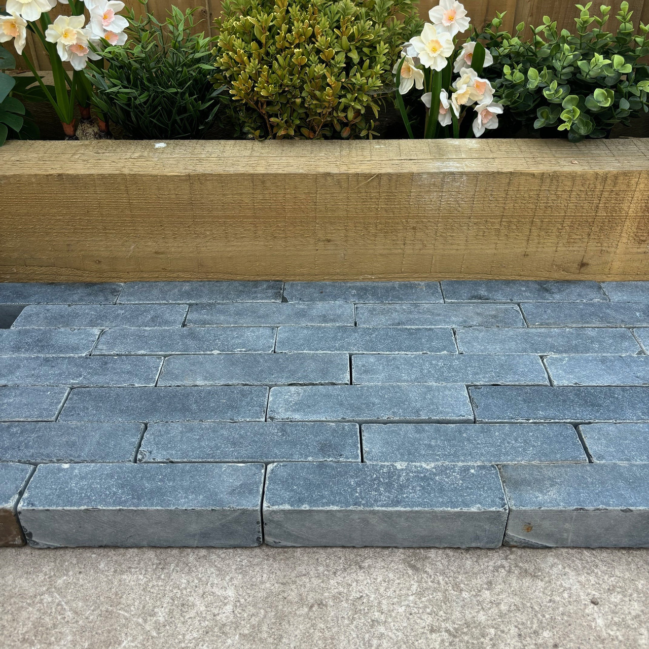 Limestone Dutch Paver 200 x 50 x 50mm Midnight Grey (per m2)