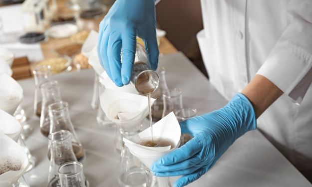 How Does Filtration of Liquids in the Lab Work? - USA Lab