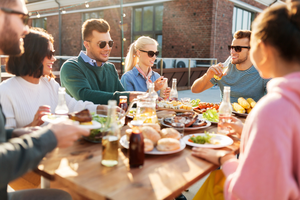 How to Eat Out Without Overeating: A Restaurant Survival Guide ...