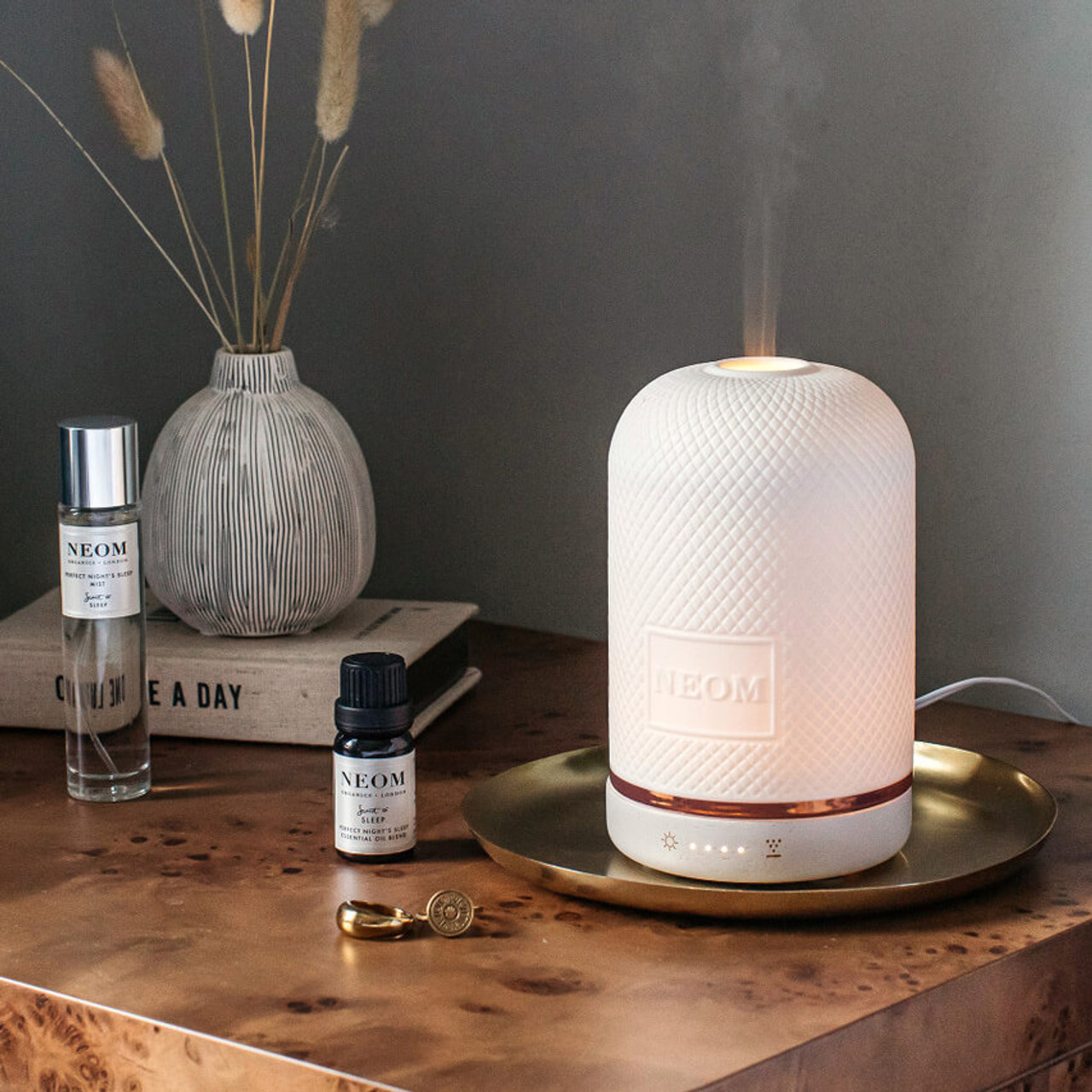 Neom Wellbeing Pod Essential Oil Diffuser Bath Unwind