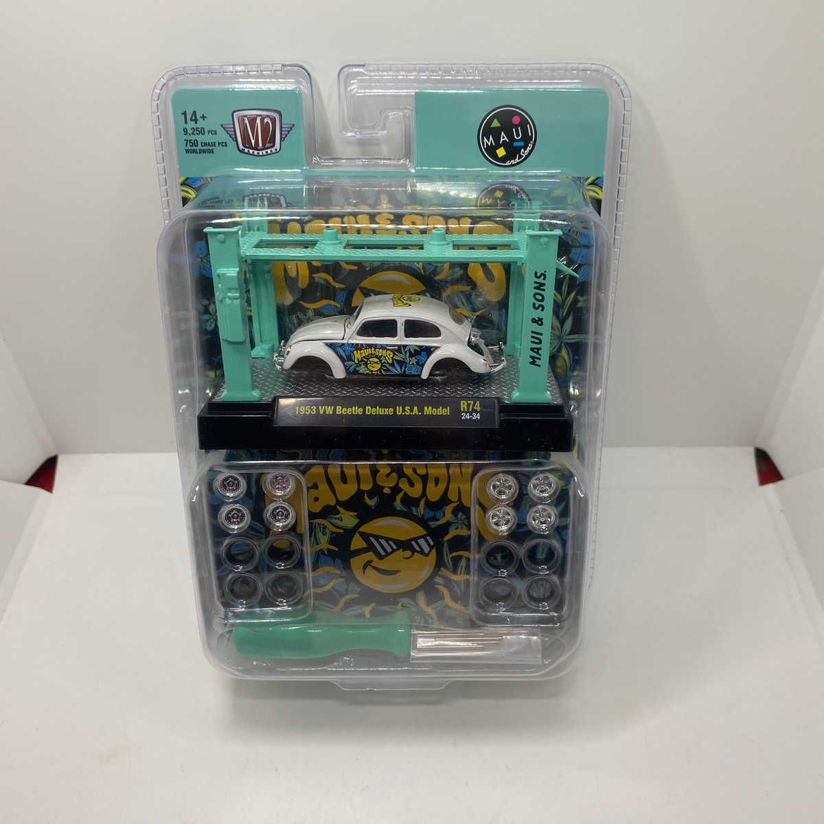 M2 Machines Model Kits Maui & Sons 1953 VW Beetle Deluxe USA Model ...
