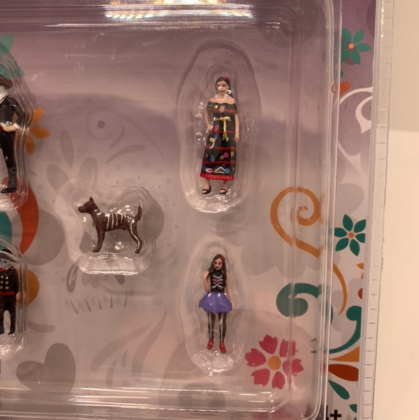 American Diorama MIJO Exclusives Dia De Los Muertos Family Figure Set 1 ...