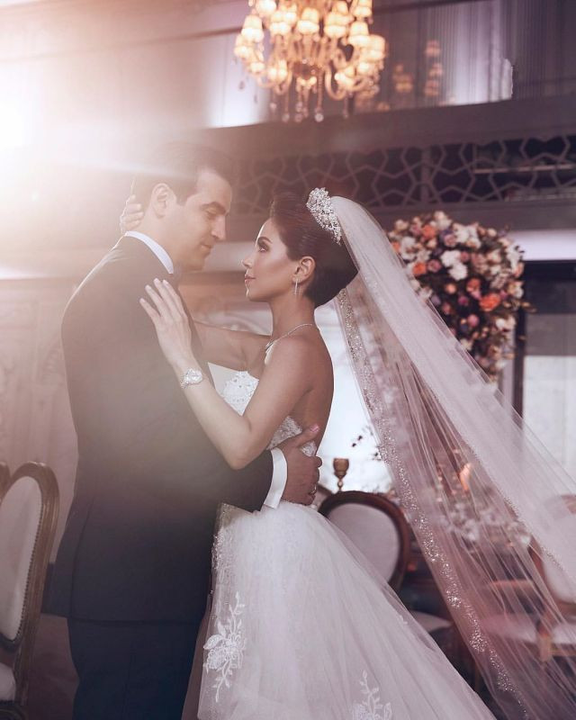 Stylish Strapless Sweetheart Tulle Appliques Wedding Dress With ...