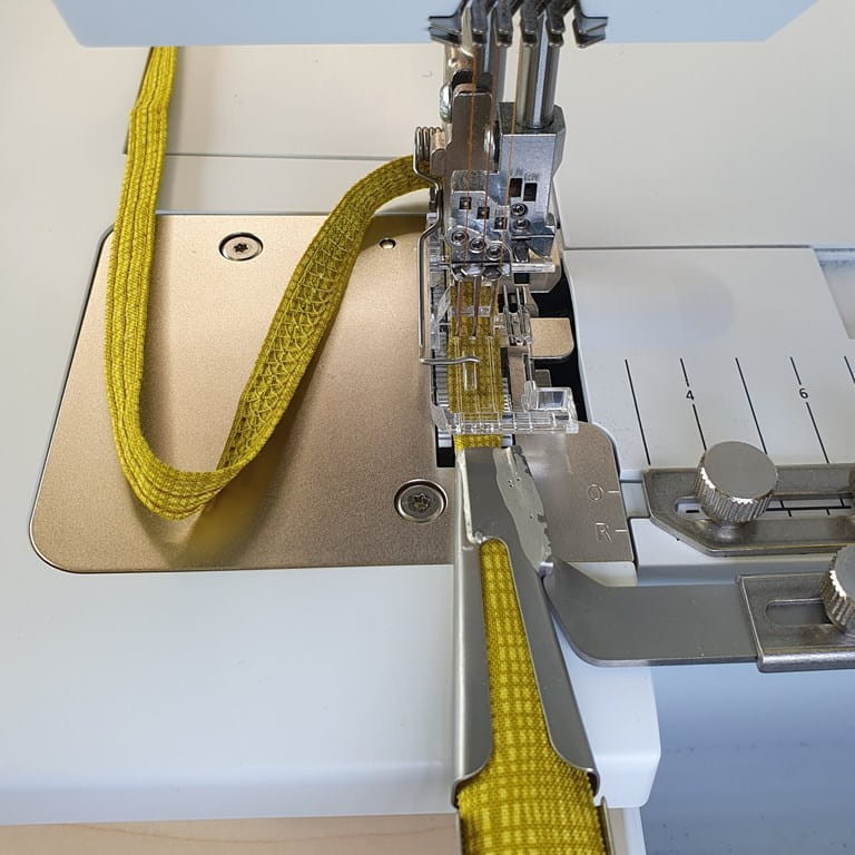BERNINA Belt Loop Folder #C30 (10/20 mm) – Perfect for L 890