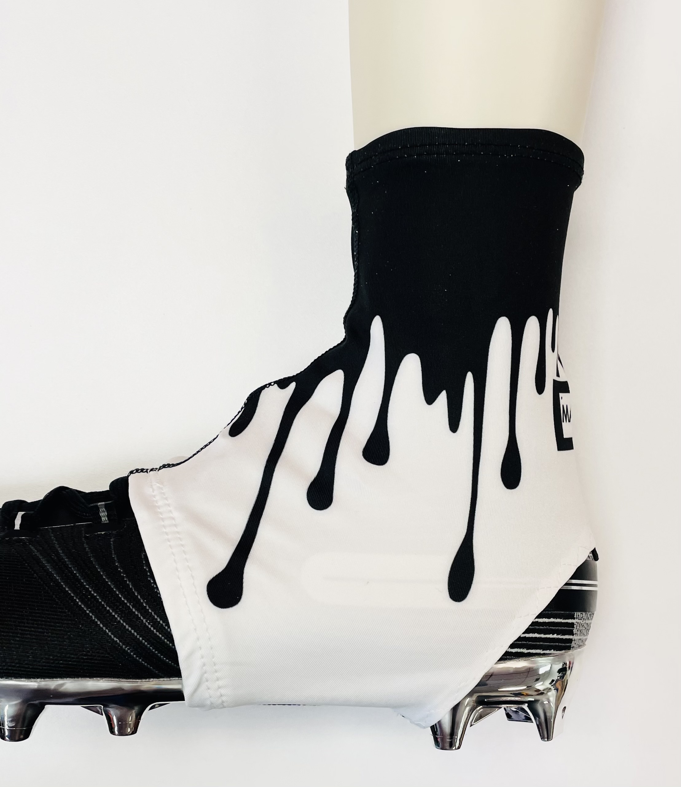 Drip Spats (cleat cover) black and white - Dmaxx Sports