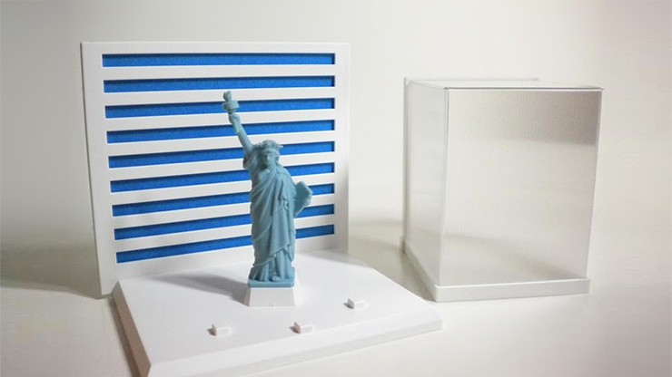 4-D Surprise - Statue of Liberty - Magic and Cards
