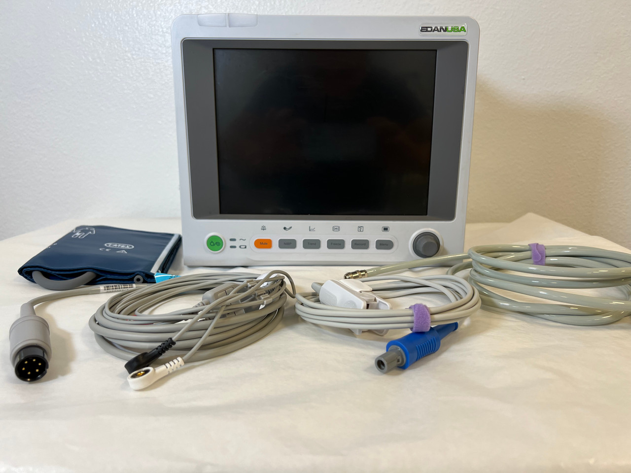 EDAN Vital Signs Monitor with Accessories NIBP, SpO2, Cuff, ECG, Power ...