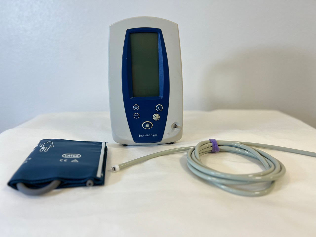 Welch Allyn Vital Signs Monitor with Accessories NIBP, Cuff, Power ...