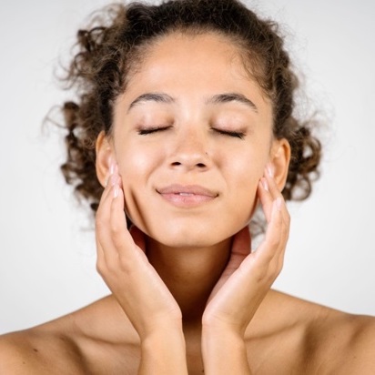 It’s Time to Face It: You Need a Hydrating Face Serum - KM Herbals