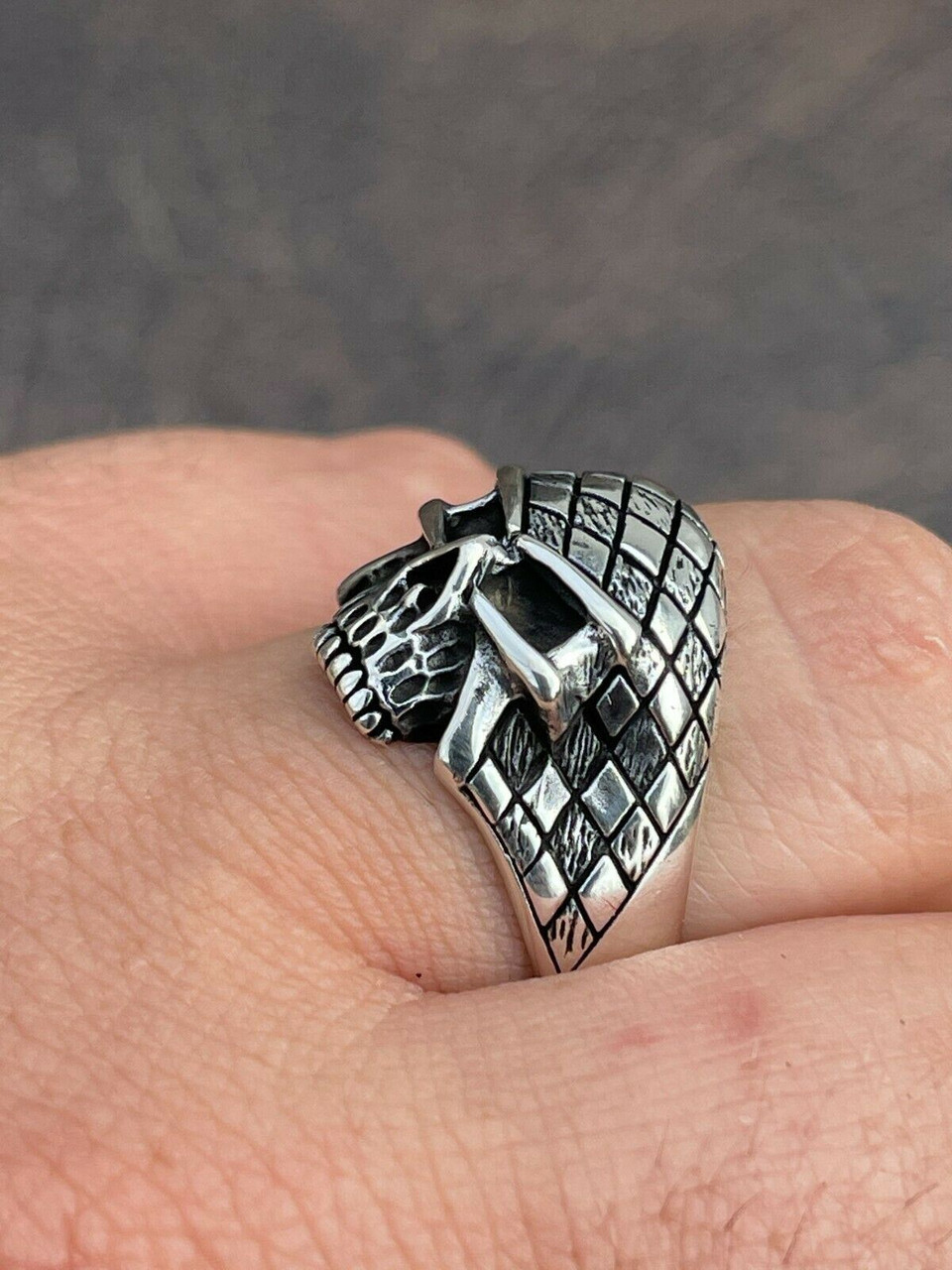 Terminator skull ring store