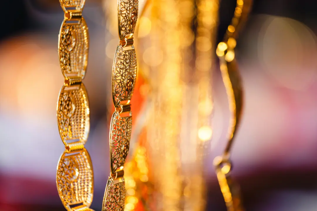 Silver Chain vs Gold Chain: How to Choose the Best Style for You ...