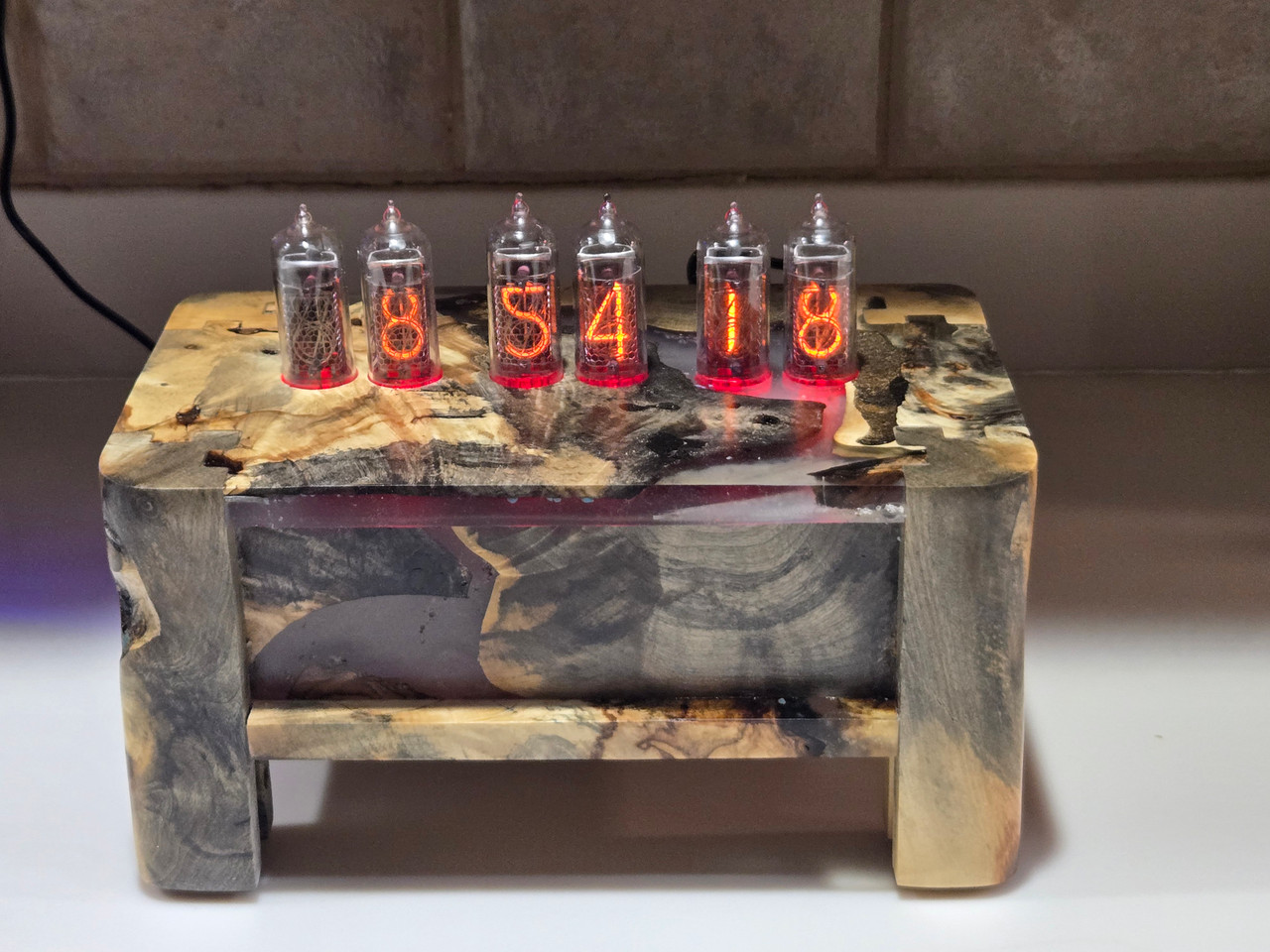 IN14 Buckeye Burl and Epoxy 6 Bulb Nixie Clock
