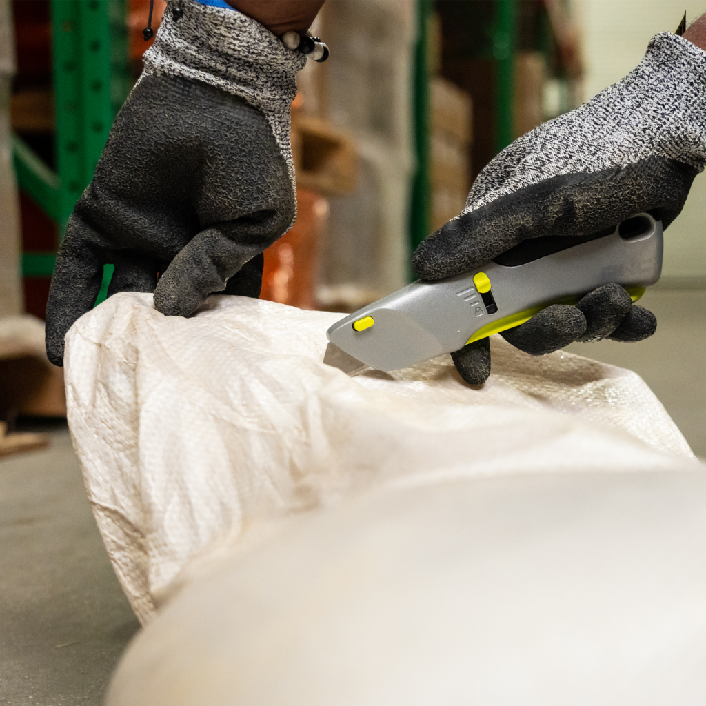 PHC Auto-Retract Victa Safety Utility Knife (E13302-9)