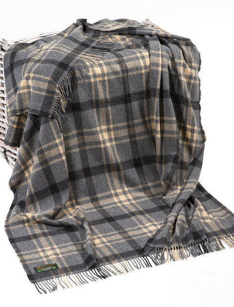 Plaid & Tartan Throws