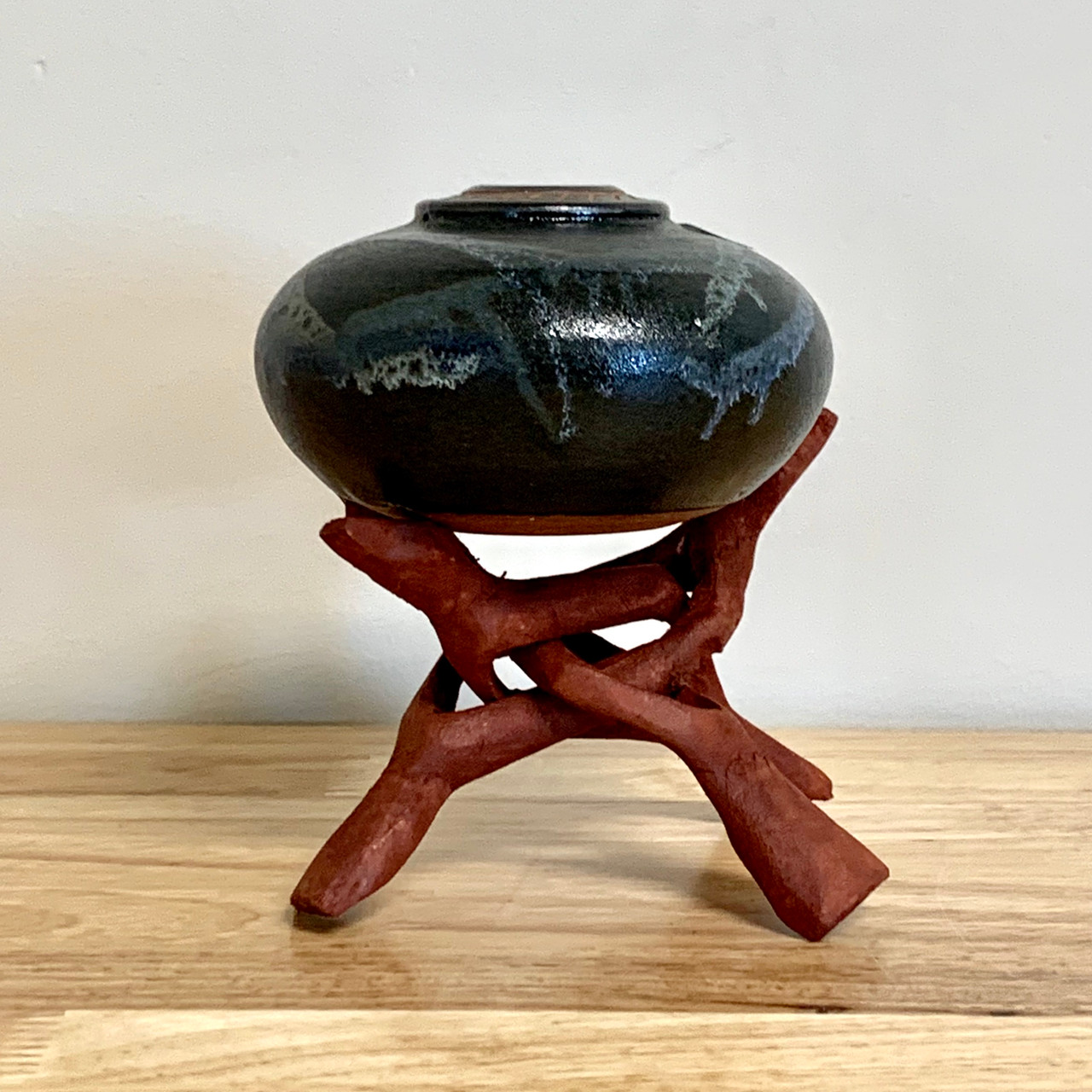 Handmade Pottery Onyx | Designs Soul Pot with Stand | Gifted Pottery
