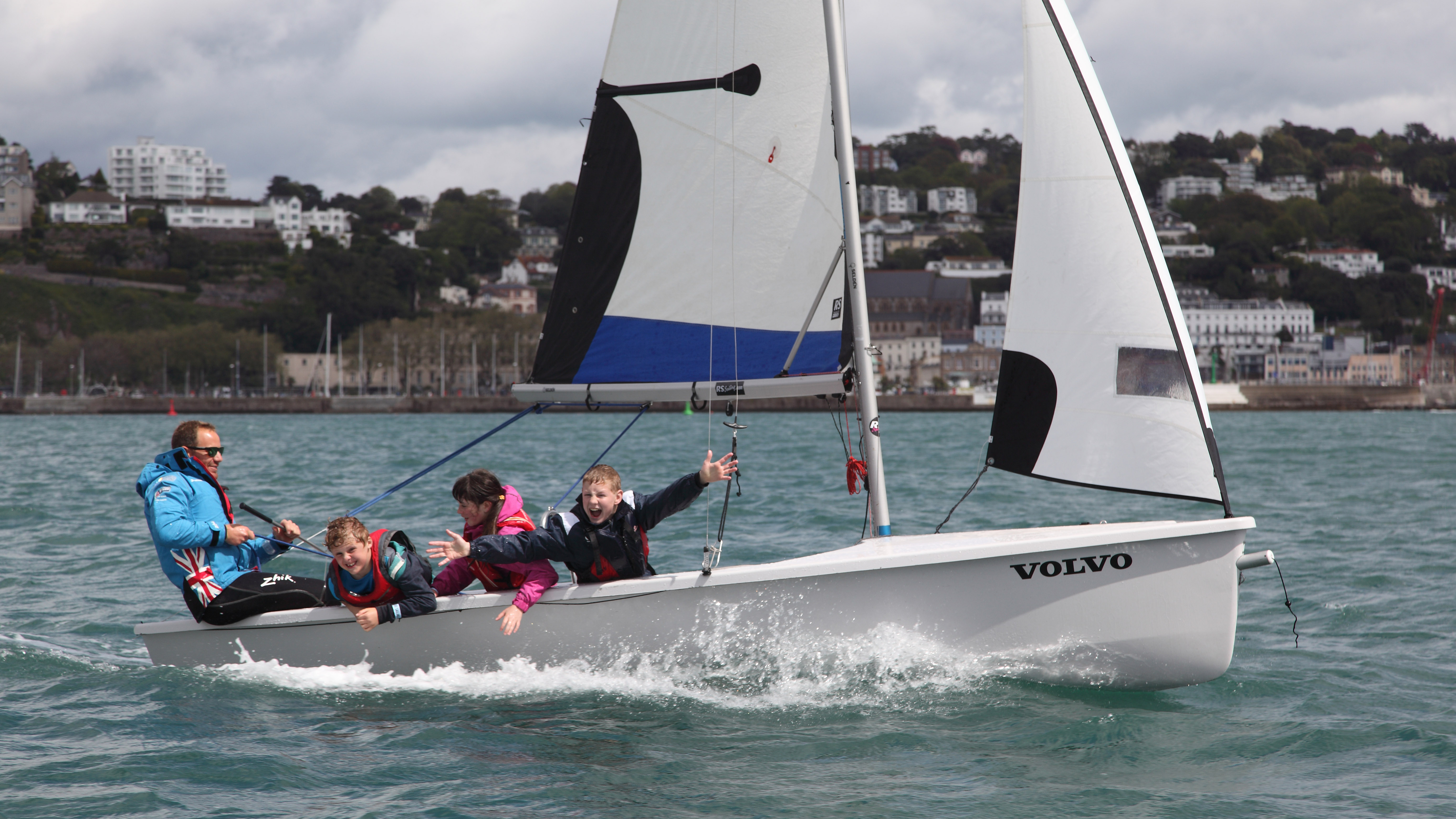 RS Venture Connect Sailboat from RS Sailing | West Coast Sailing