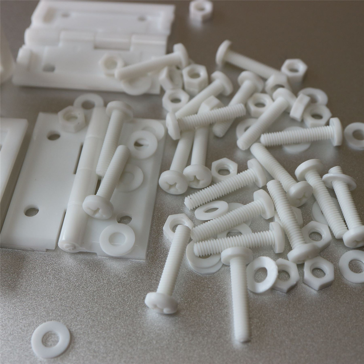 4 x Angled L Hinge Hinges Brackets, White Acrylic + 20x Bolts,