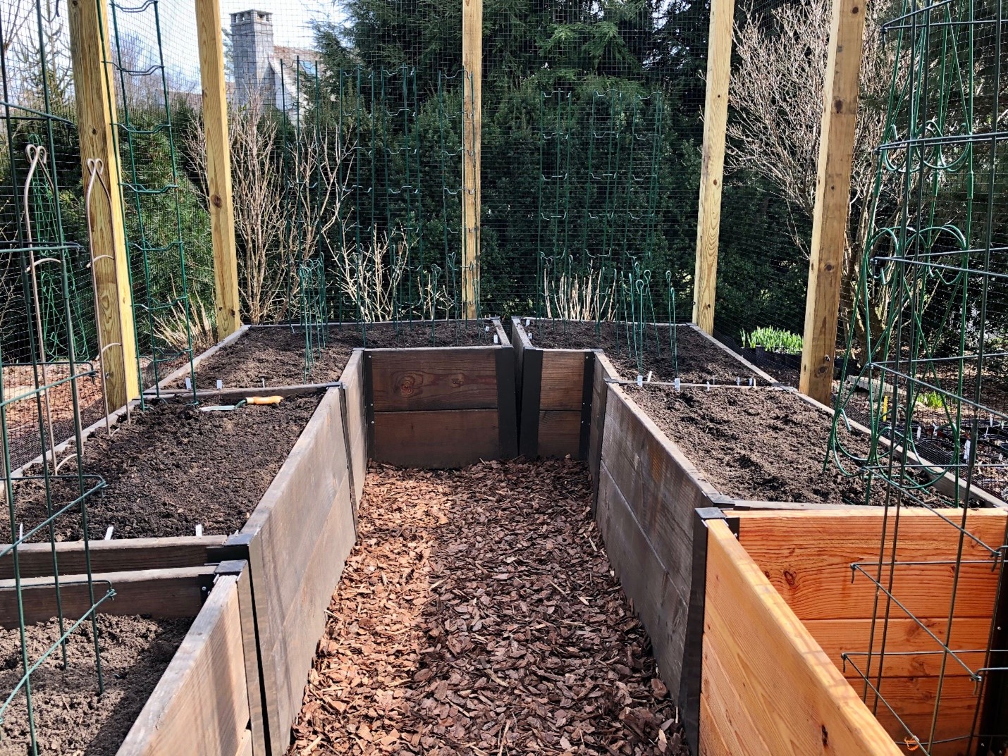 Enclosed Protection for Raised Beds - Critterfence.com