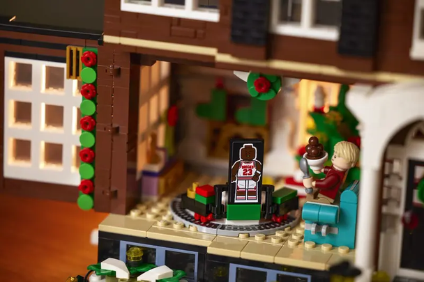 LEGO Ideas Home Alone Building Set - 3,955 Pieces - Model of the ...