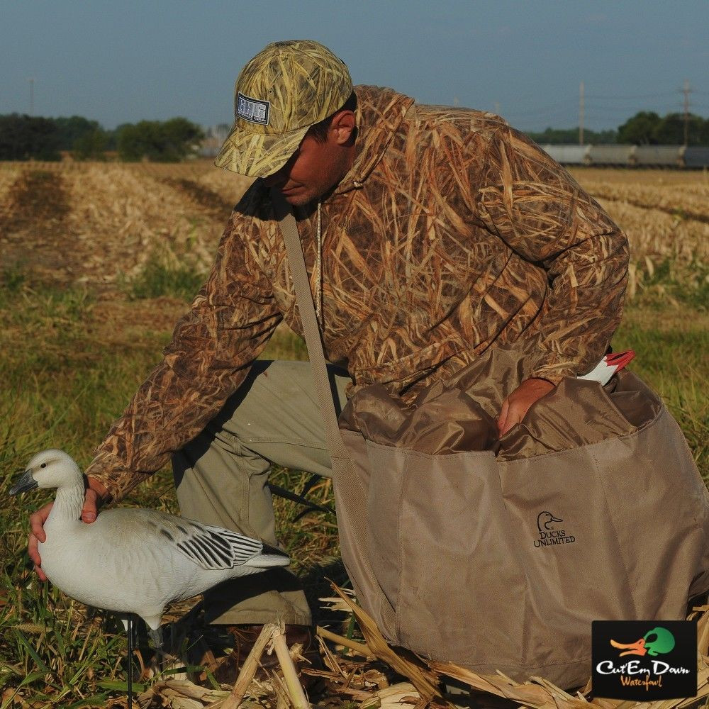 Avery Outdoors 6-Slot Mid-Size Full Body Goose Decoy Bag