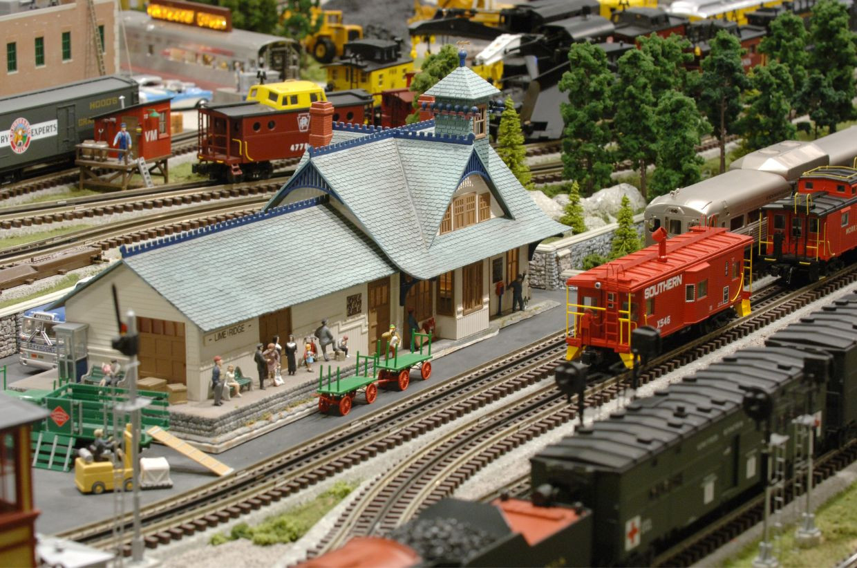 5 Model Train Structures To Include in Your Layout - Midwest Model Railroad
