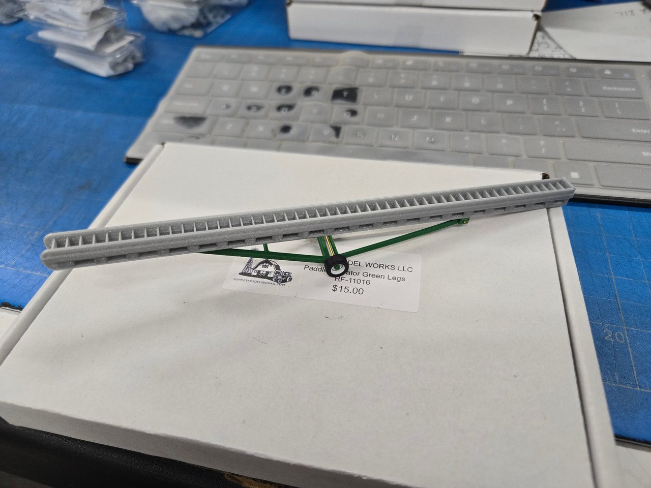 Suprze Modelworks RF-11016 - Paddle Elevator Green Legs - HO Scale ...
