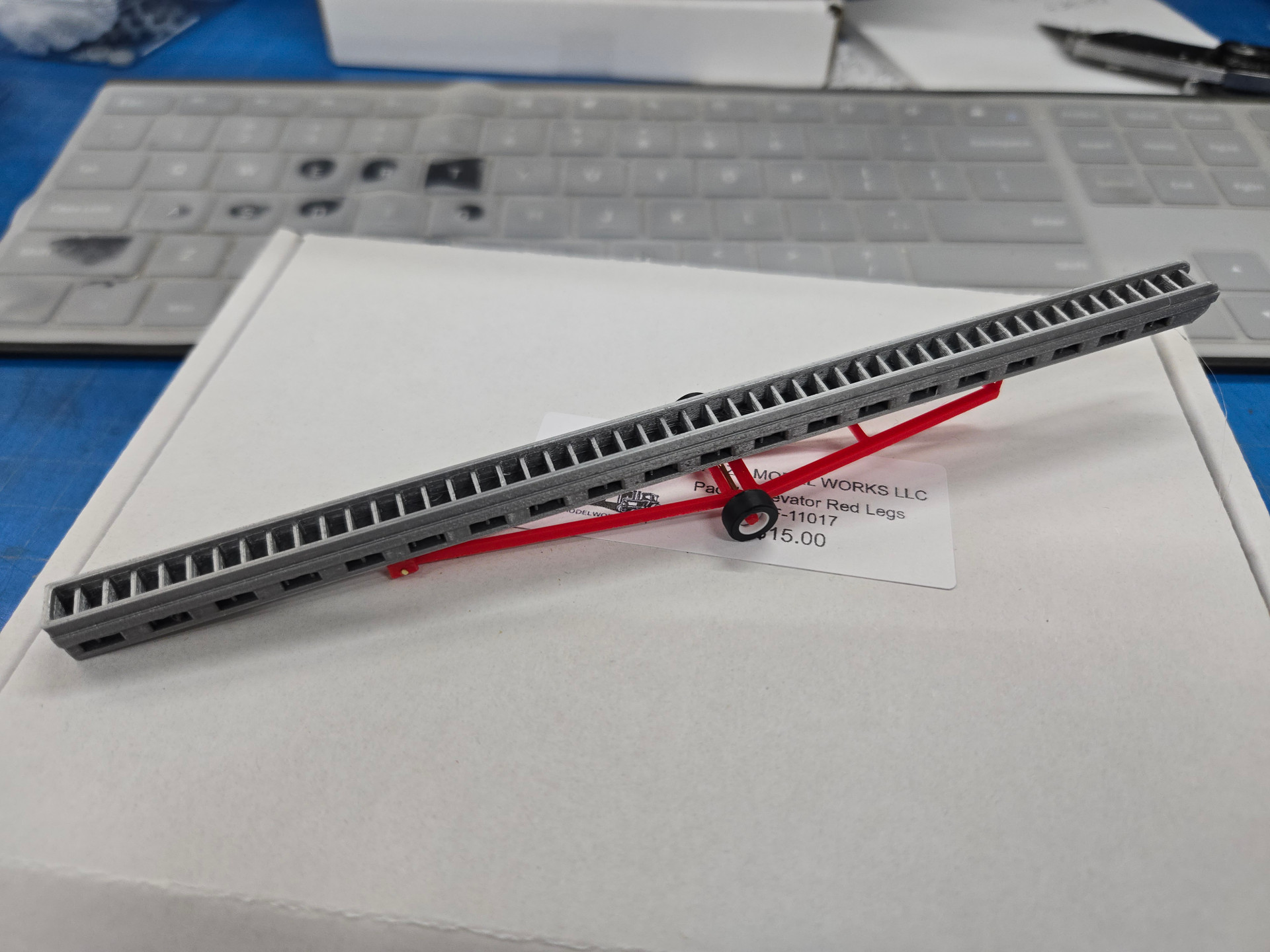 Suprze Modelworks RF-11017 - Paddle Elevator Red Legs - HO Scale ...