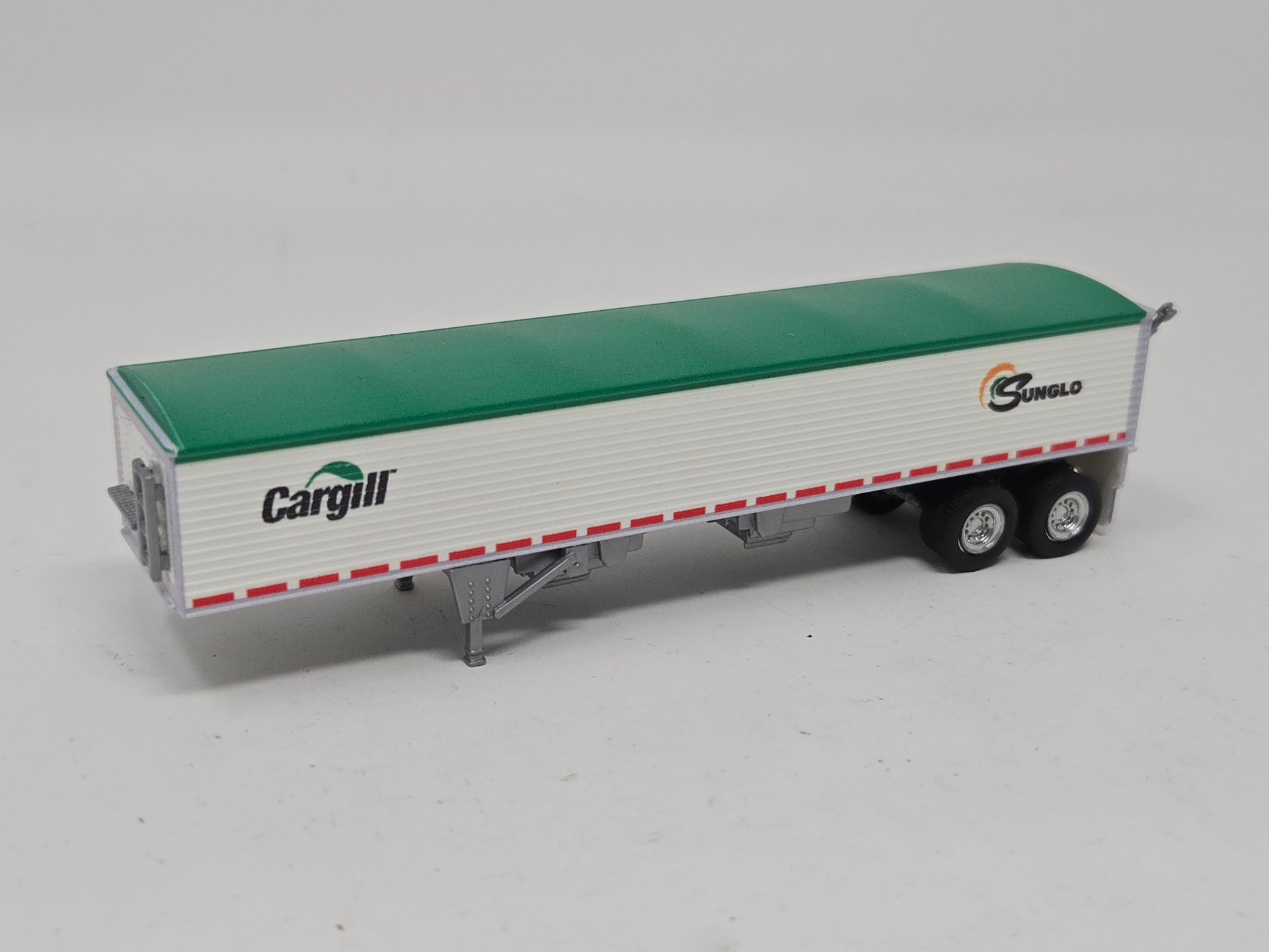HO Logistics Replicas 463 - 39' Covered Grain Trailer SunGlo - HO Scale ...
