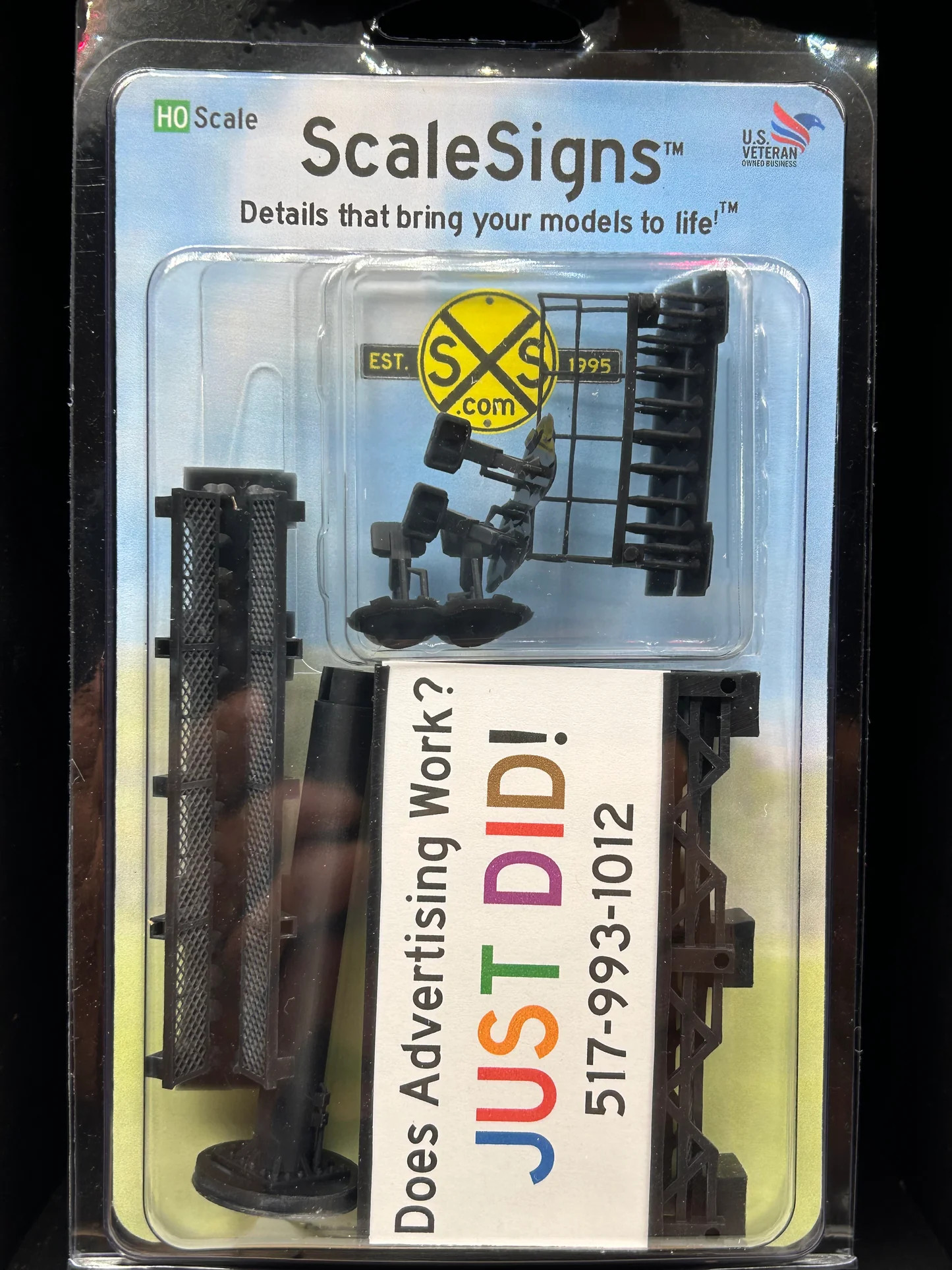 ScaleSigns HO-0016-006 - Tri-Post Billboard Kit in Black - HO Scale ...