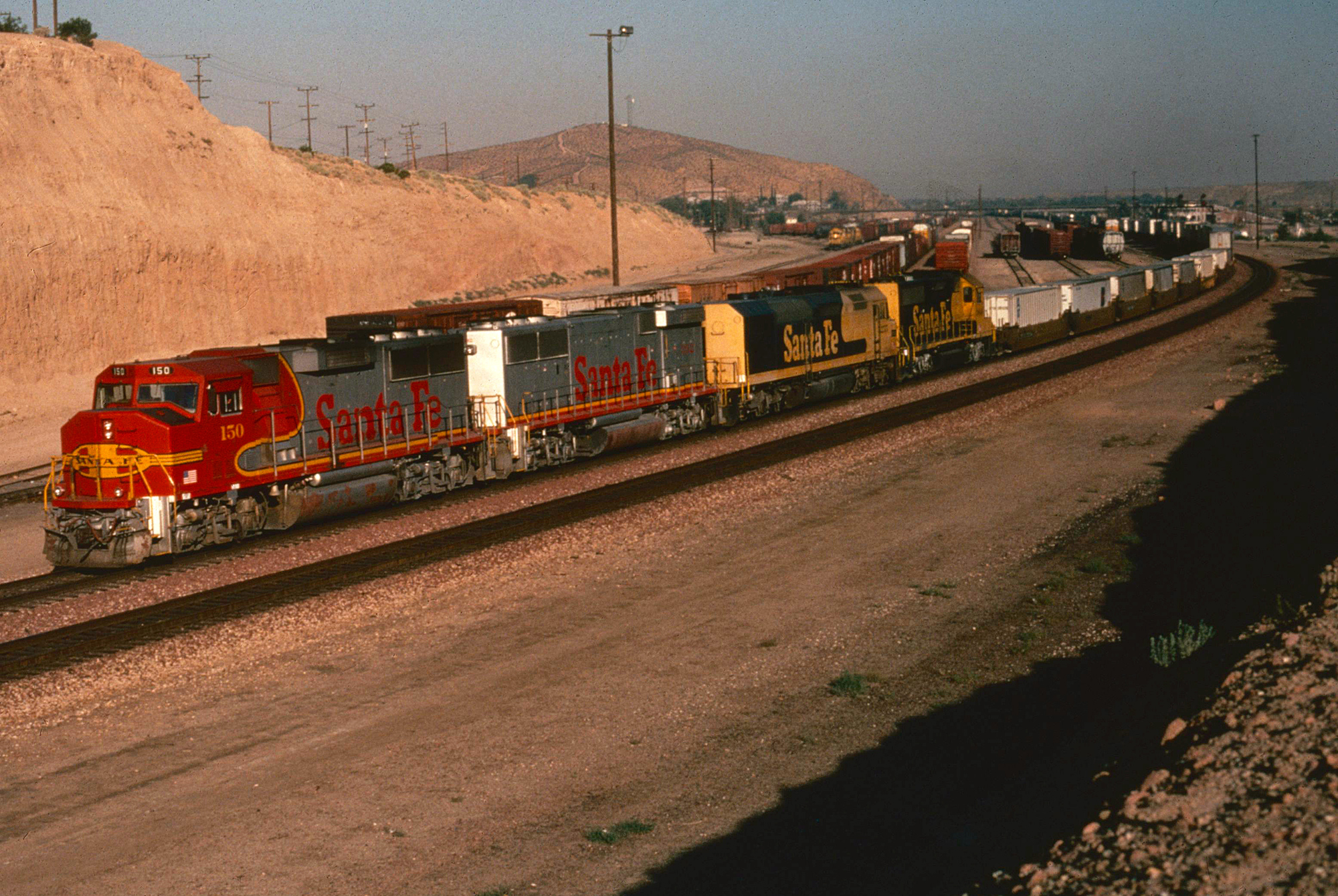 Golden State Express: The Atchison, Topeka and Santa Fe Railway ...