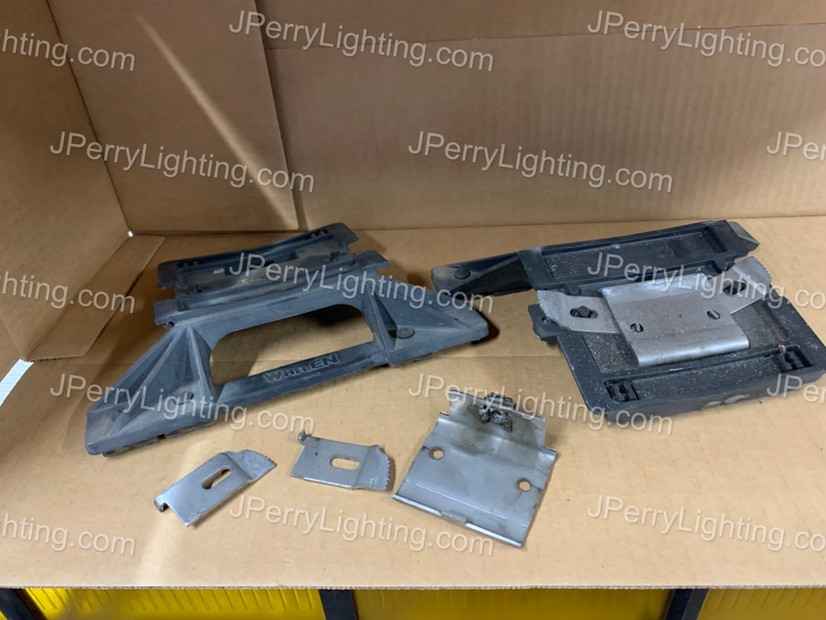 Whelen Light Bar 4 PAD Foot Mount Pair