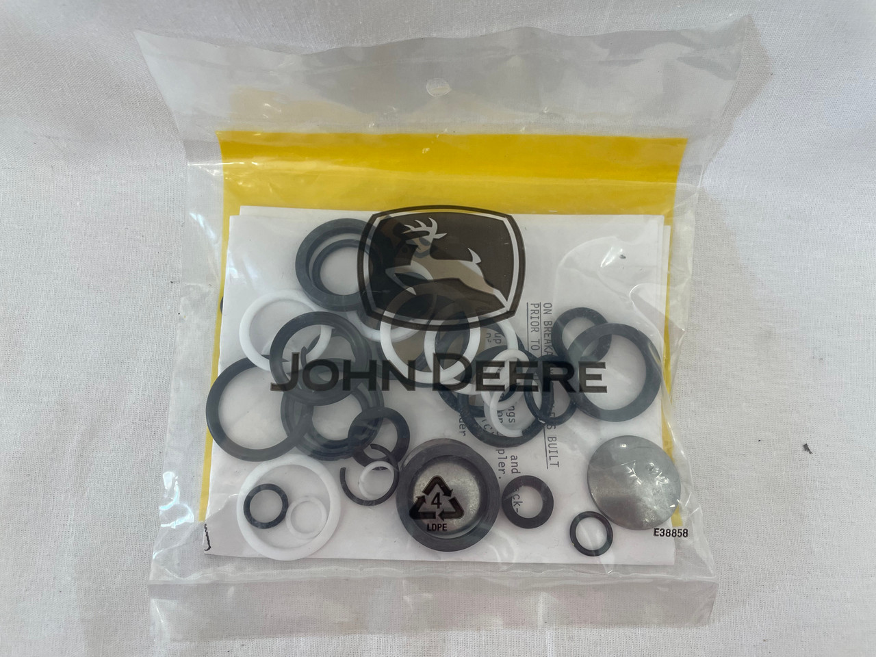 BREAKAWAY COUPLER, HYDRAULIC - RE45822 - qualityequipstore.com