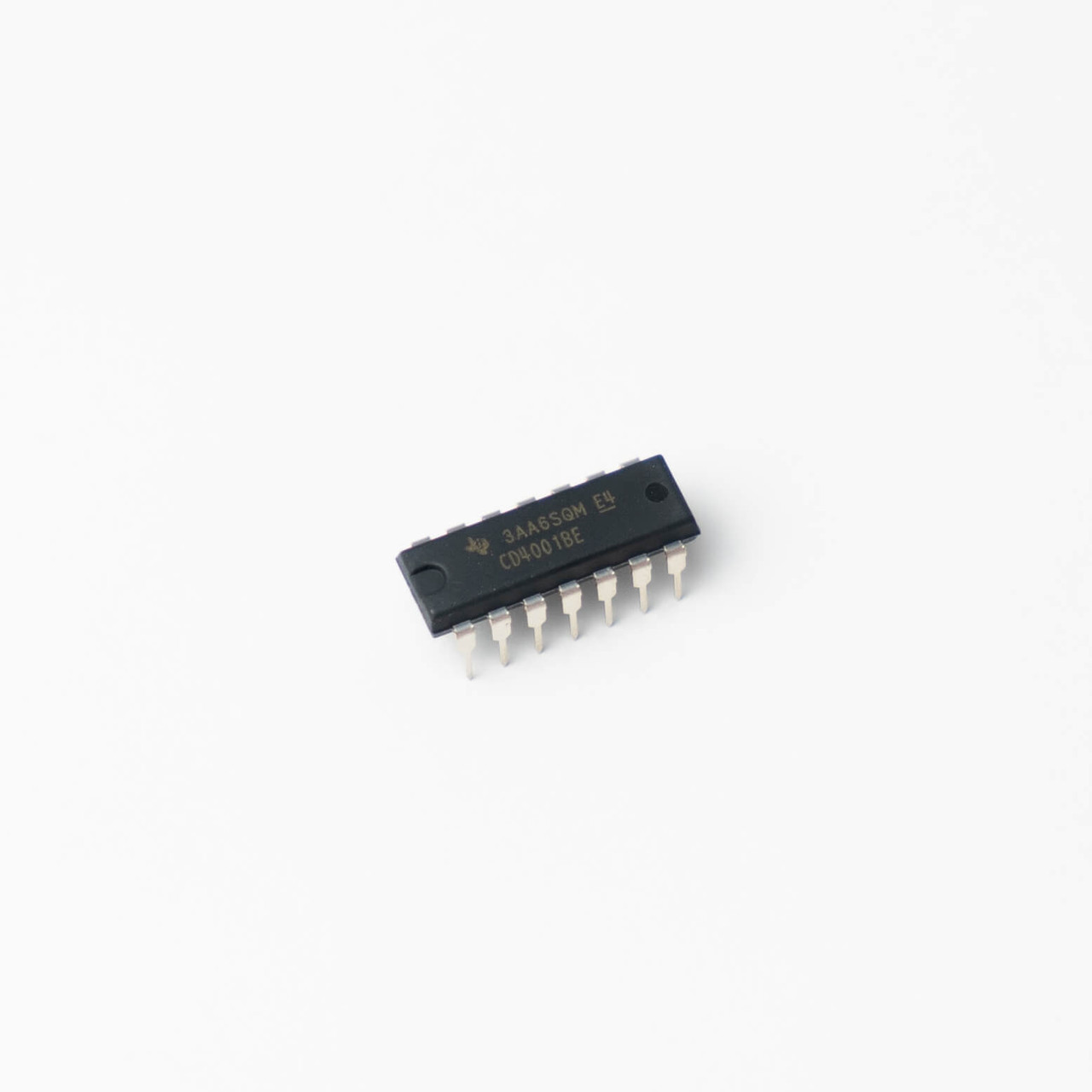 IC CD4001 - synthCube